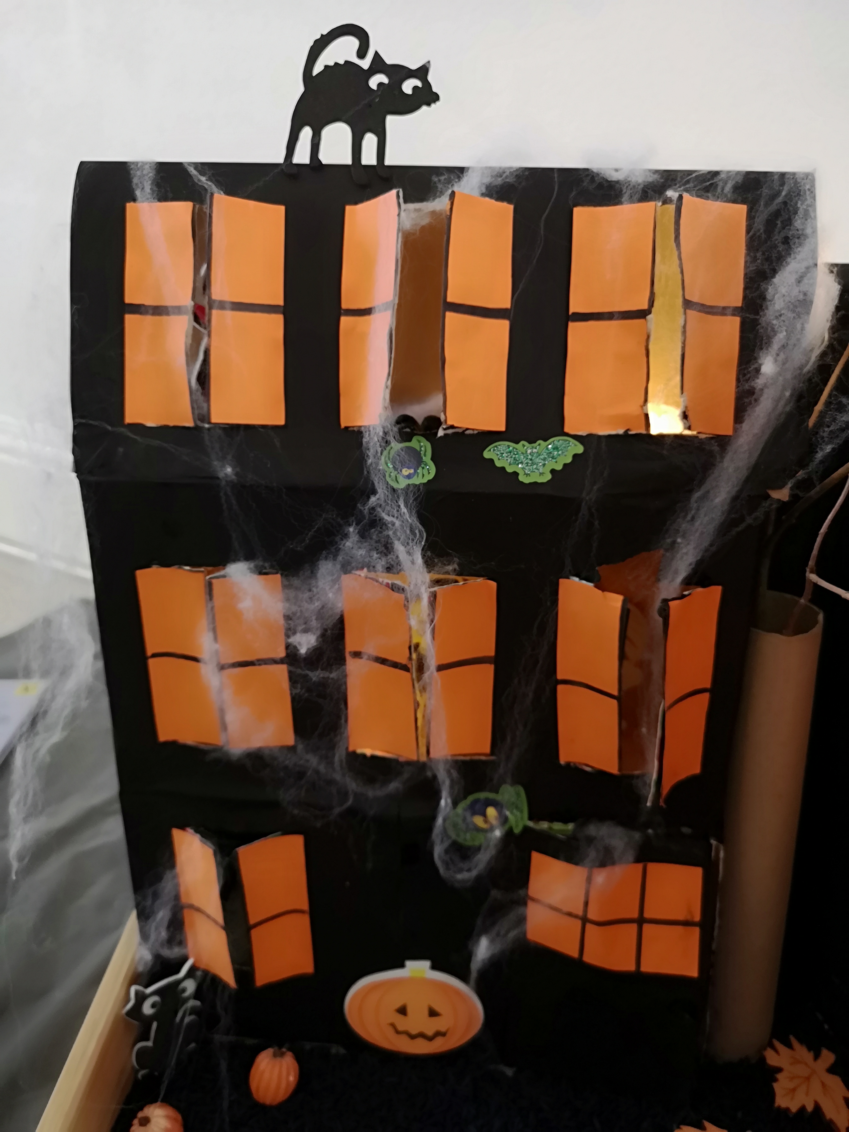 Bac sensoriel Halloween : La maison hantée – Ma vie trépidante de maman